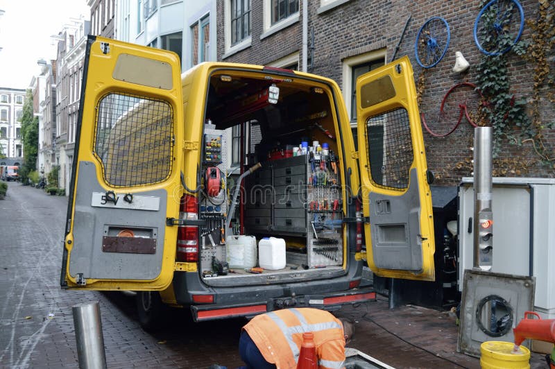 Work in the street editorial image. Image of architecture - 81728380