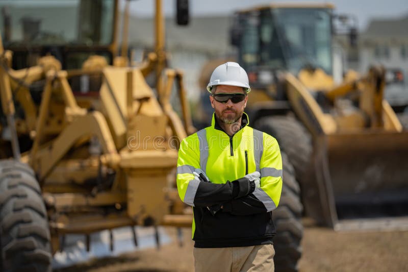 Worker Builder at Construction Site. Bilder in Hardhat. Construction ...