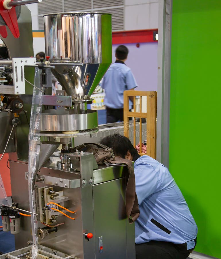 Worker Fix Vertical Sauce Filling Machine Stock Image - Image of ...