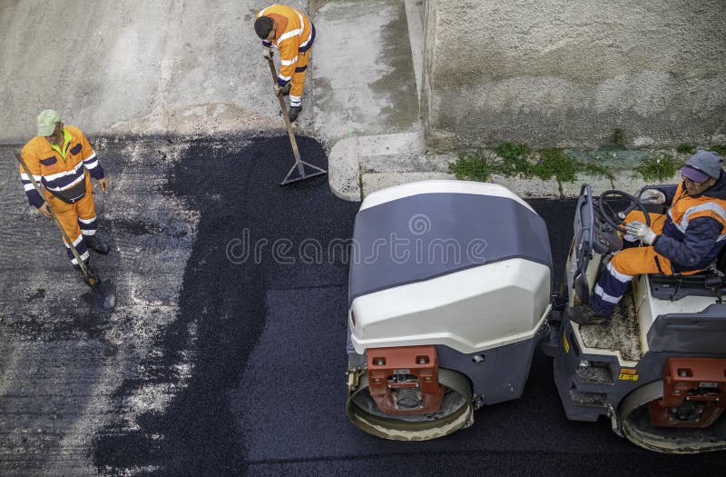 Worker Leveling Fresh Asphalt during Asphalt Pavement Repair Stock ...