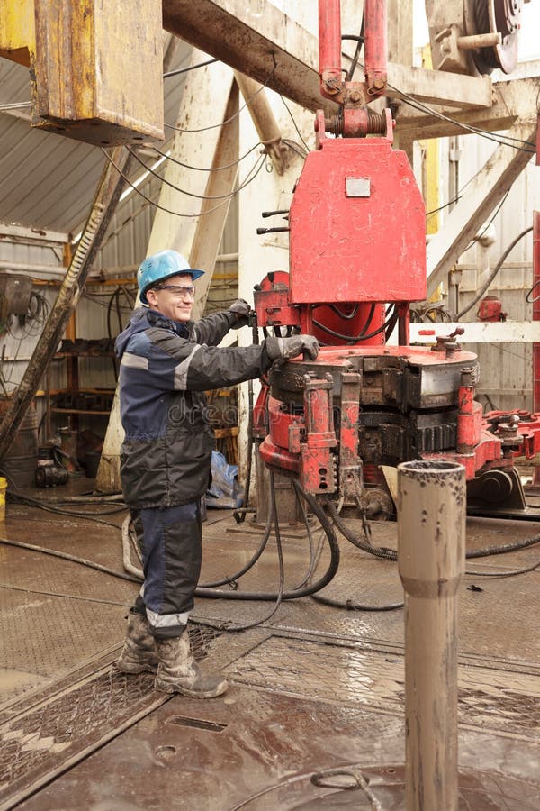 Worker in rig floor stock image. Image of skidding, kelly - 25121919