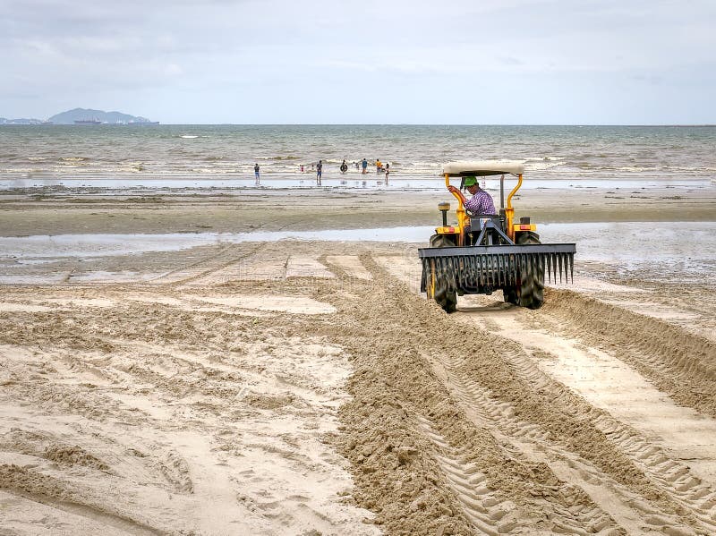 Tractor Working on the Beach Editorial Stock Image - Image of tractor ...