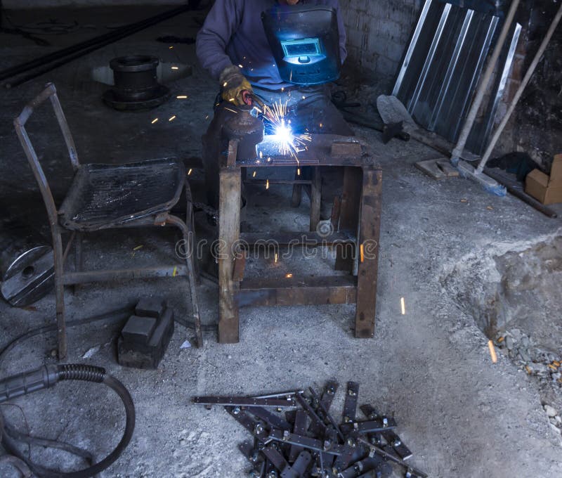 The Worker Who Made Iron Welding in the Workshop Editorial Photography ...
