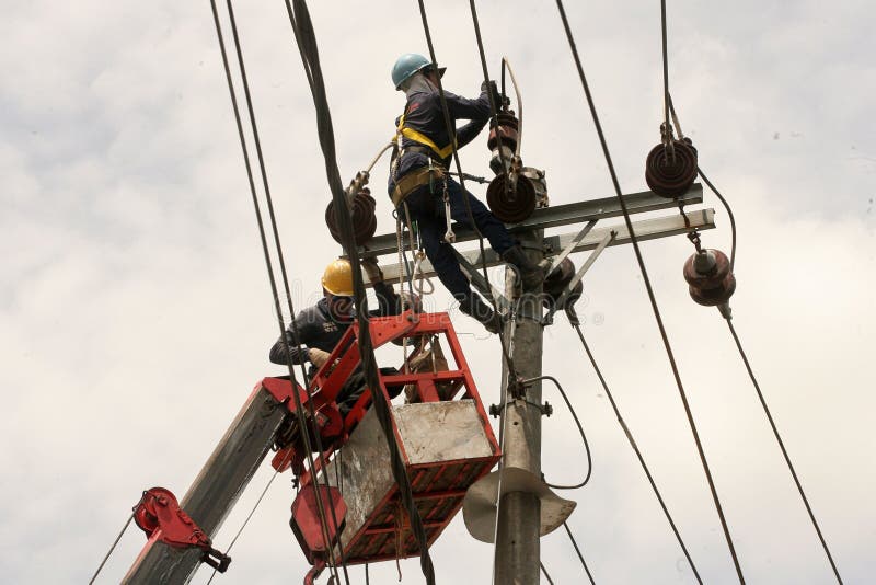 Worker editorial photography. Image of watercraft, mast - 239677702