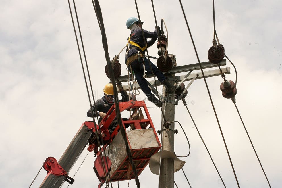 Worker editorial photography. Image of watercraft, mast - 239677702