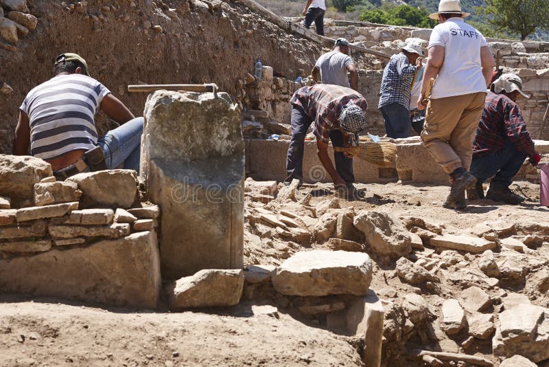 Workers on the Archaelogical Excavation of Ephesus. Turkish Landmark ...