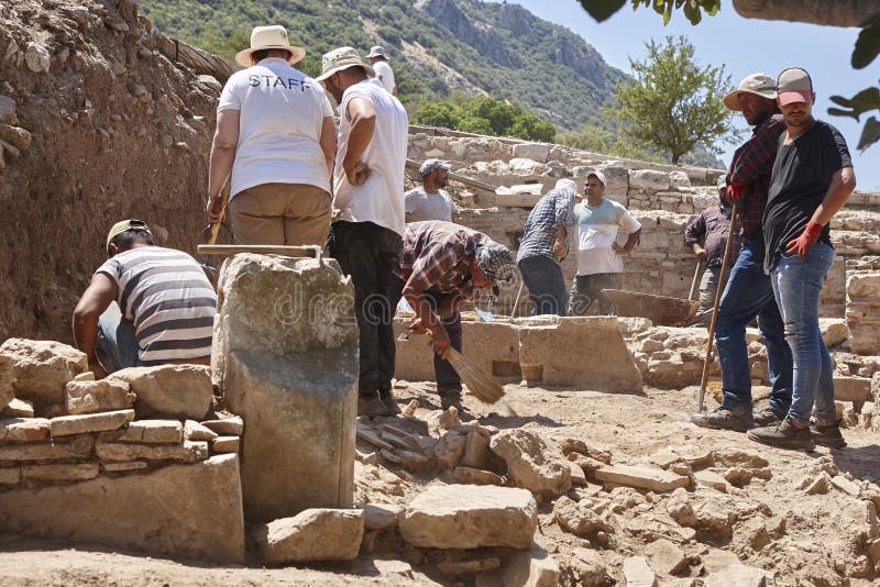 Workers on the Archaelogical Excavation of Ephesus. Turkish Landmark ...
