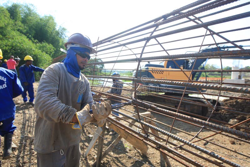 Workers building bridge editorial image. Image of constructions - 268573715