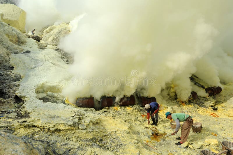 Workers Collecting Sulfur from Volcano Ijen Editorial Photo - Image of ...