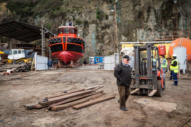 Workers in dock editorial photography. Image of repair - 63875587