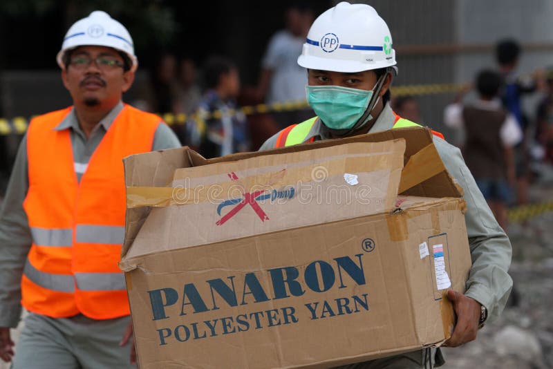 Workers editorial photography. Image of work, road, indonesia - 57140832