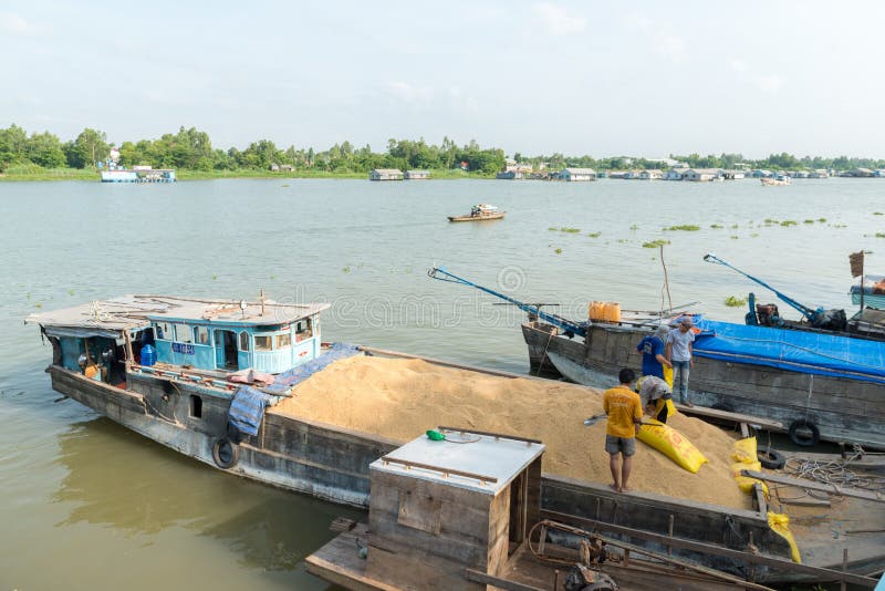 Rice loading barge editorial stock image. Image of part - 108681634