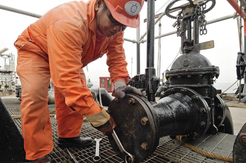 Workers Preparing for Loading Crude Oil Editorial Image - Image of ...