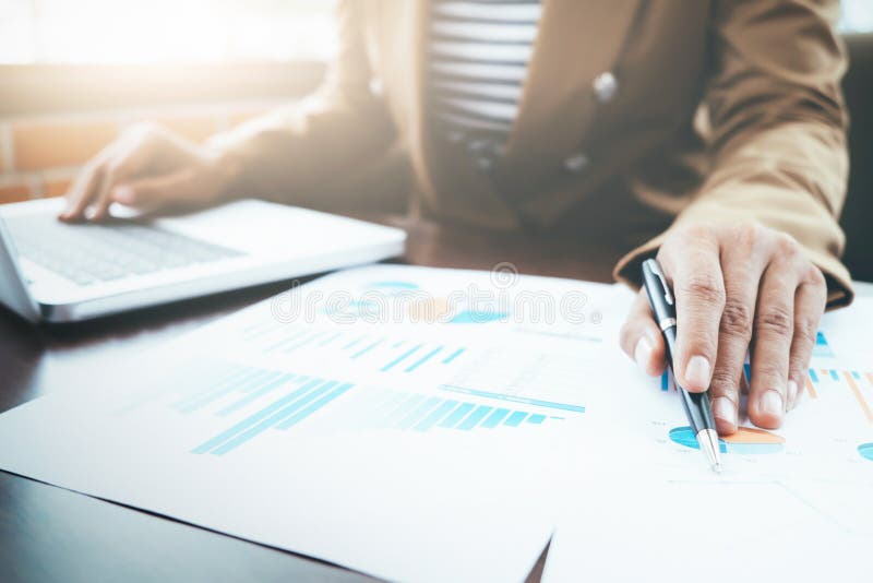 Business People Analyse High Performance Solution. Stock Photo - Image ...