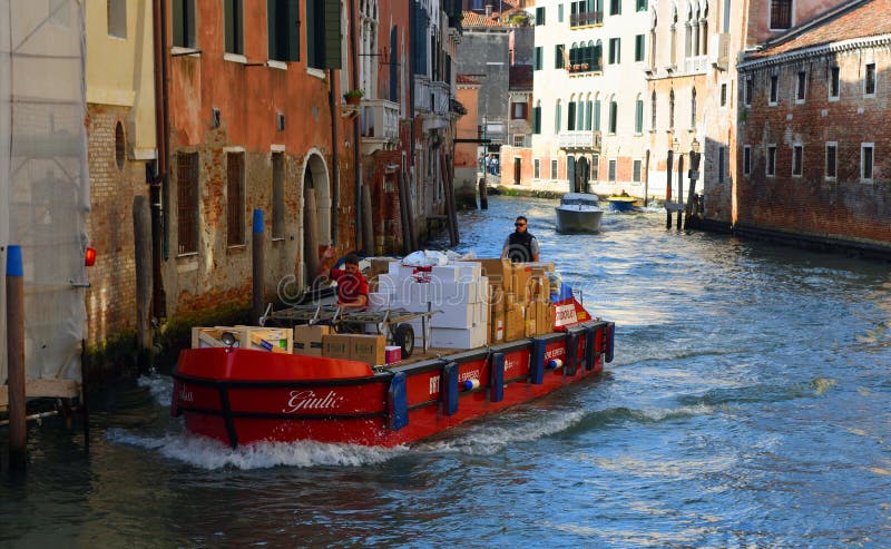 Delivery Boat Unloading on the Busy Cannaregio Canal , Venice Italy ...