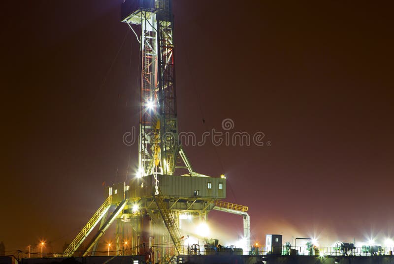 Working Drilling Rig in Night Stock Photo - Image of mast, dark: 36131538