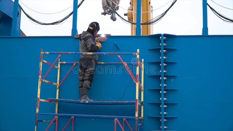 Working Man Welding Steel Frame Site Construction. Clip Editorial Photo ...