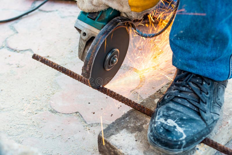 Working Mode Grinding Machine Iron Rod, Sparks Fly in Different ...