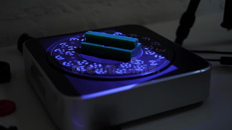 A Working Modern 3D Scanner Reading Data from a Plastic Object ...