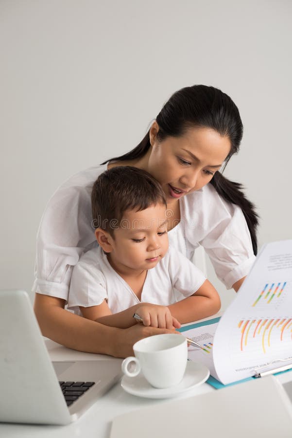 Working mother stock image. Image of modern, casual, busy - 32905569