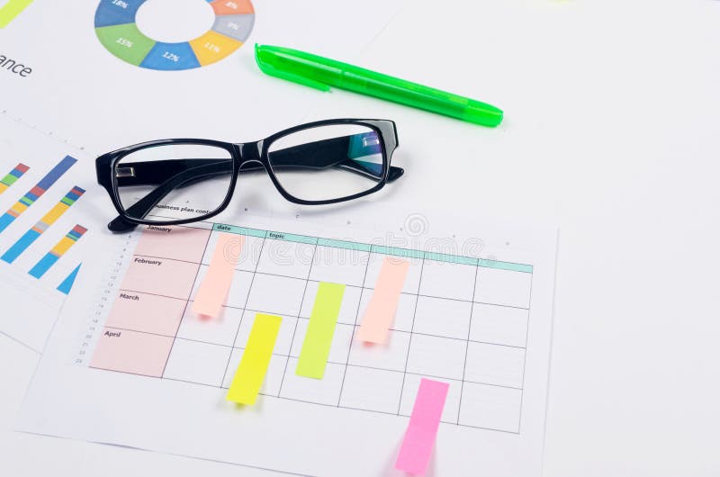 Working Set for Analyzing Statistics. Charts and Graph with Financial ...