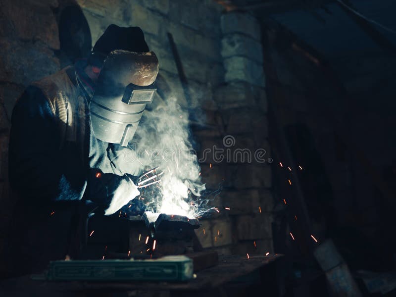 Welder makes welding stock photo. Image of labor, mask - 139938524