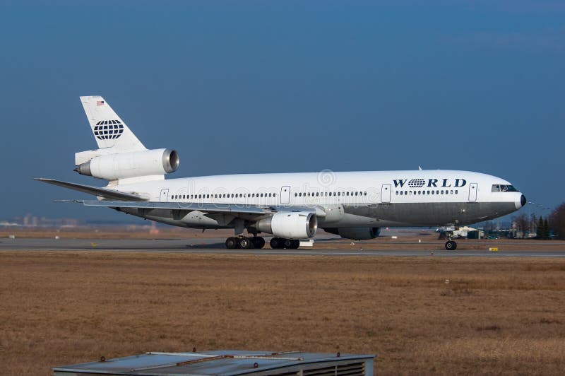 World Airways Cargo MD-11 N382WA Vrachtvliegtuig Landend Op Luchthaven ...