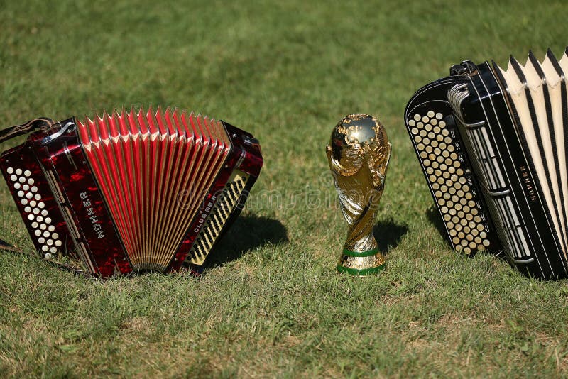 World cup trophy and bayan editorial image. Image of grass - 93402530