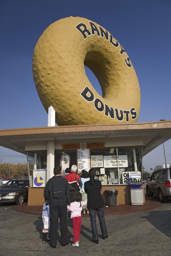 World Famous Randy S Donuts Editorial Photo - Image of drink, county ...