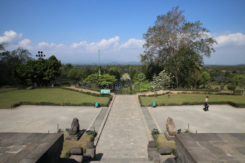 Girl at Borobudur editorial photography. Image of asia - 101975027