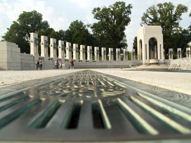 World War II Memorial - Luzon, Manila Stock Photo - Image of landmark ...