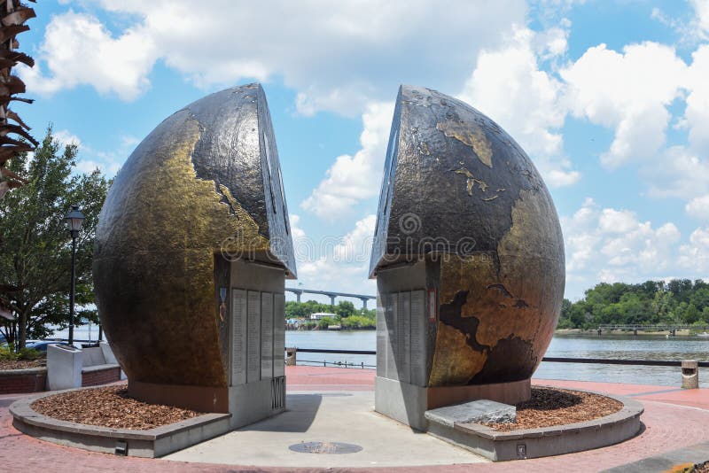 World War II Memorial in Savannah, Georgia Editorial Photo - Image of ...