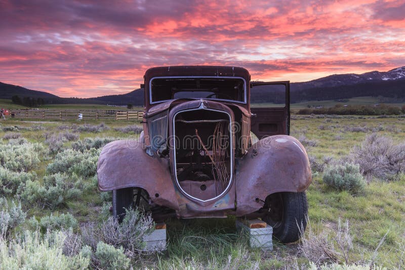 Worn out vehicle stock image. Image of grass, pickup - 25509603