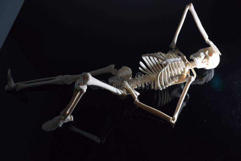 The Worried Skeleton on the Black Reflection Plate Stock Photo - Image ...