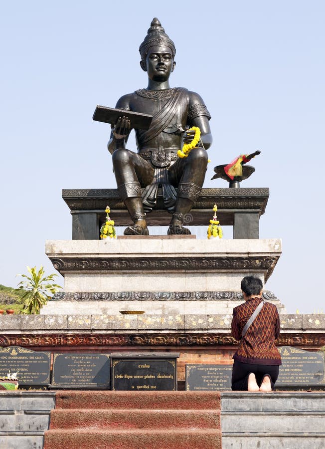 Worshipping the Ancient Siamese King Statue Editorial Photo - Image of ...