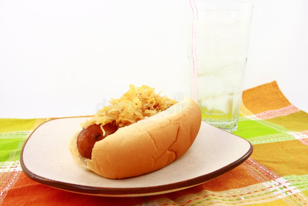 Worst Op Broodje Met Zuurkool Stock Foto - Image of brood, keuken: 23677612