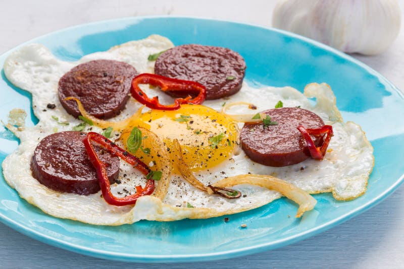 Worst Van Het Sucuk De Turkse Knoflook Met Ei Stock Afbeelding - Image ...