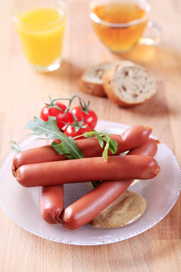 Frankfurter Worst Met Mosterd En Aardappel Stock Afbeelding - Image of ...