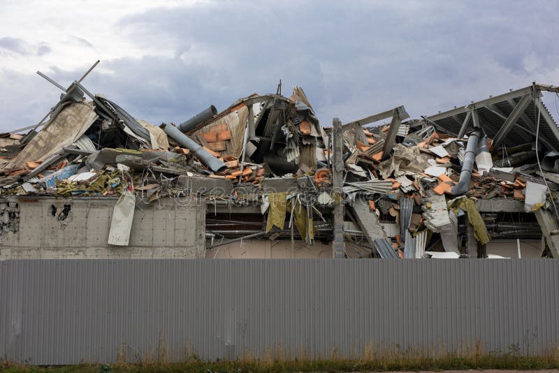 Wreckage and Ruins of Destroyed Building in City Center Stock Photo ...