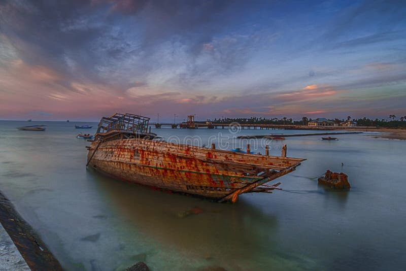 Wrecked Boat that Sank on the Beach Stock Photo - Image of sank, harbor ...