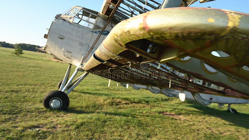 Wrecked plane in the field stock image. Image of green - 199118039