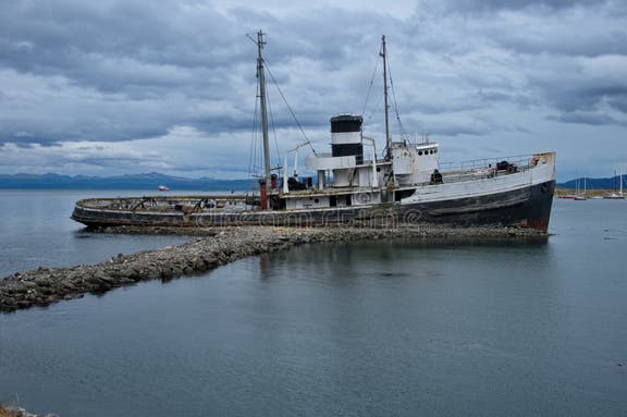 Wrecked ship on the pier editorial photo. Image of water - 365714456