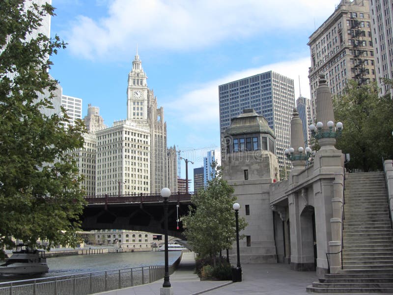 Wrigley Building Christmas Tree Editorial Photo - Image of november ...
