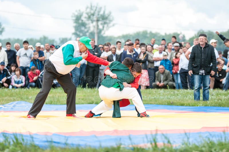 Wringen Auf Gurten Oder Koresh Redaktionelles Foto - Bild von stark ...