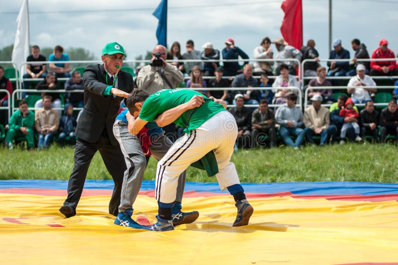 Wringen Auf Gurten Oder Koresh Redaktionelles Stockbild - Bild von ...