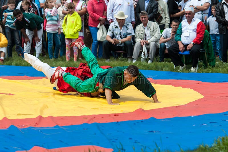 Wringen Beim Sabantuy Festival Oder Dem Koresh Redaktionelles Stockbild ...