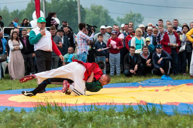Wringen Beim Sabantuy Festival Oder Dem Koresh Redaktionelles Foto ...