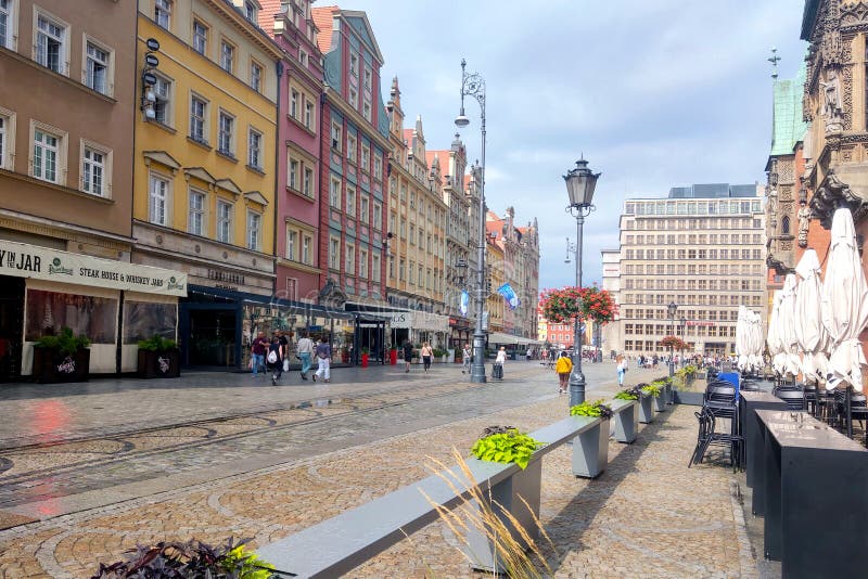 Wroclaw, Poland, June 15, 2022: Beautiful Old Square in Wroclaw ...
