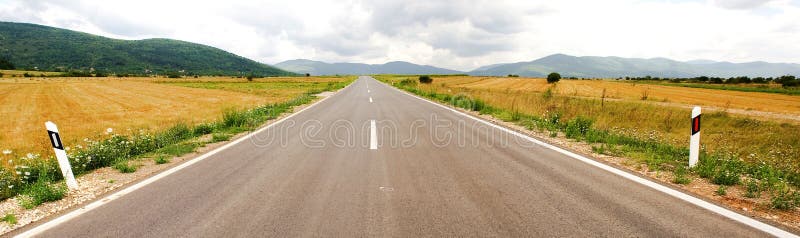 Pusta Asfaltowa Droga. Zachodzące Słońce Zdjęcie Stock - Obraz złożonej ...