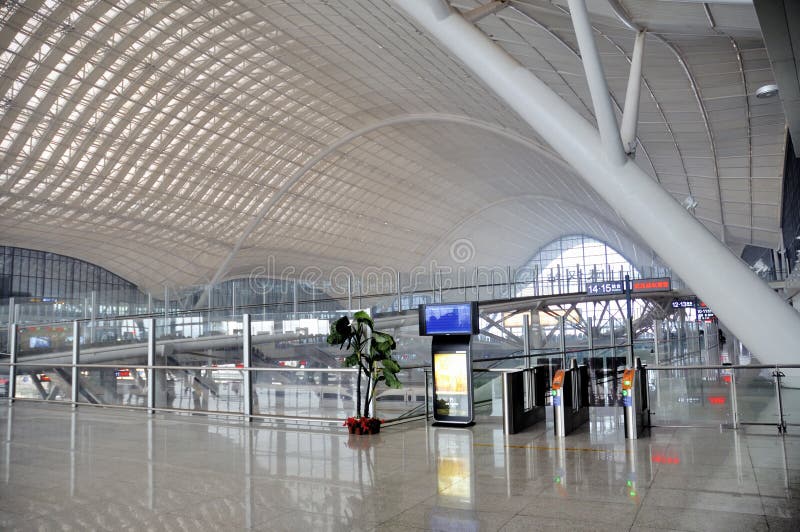 Wuhan Railway Station editorial photo. Image of rails - 18251566